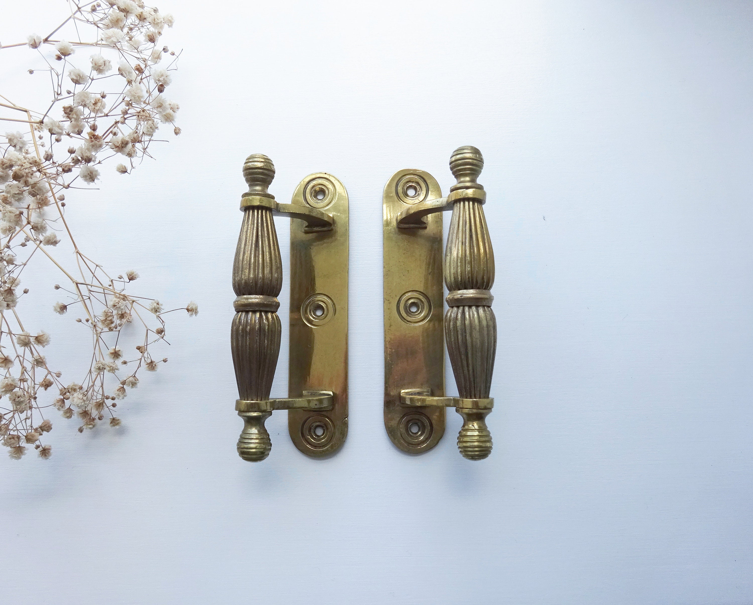 Antique Brass Sash Window Lifts Pair, Ribbed Design With Beehive ...