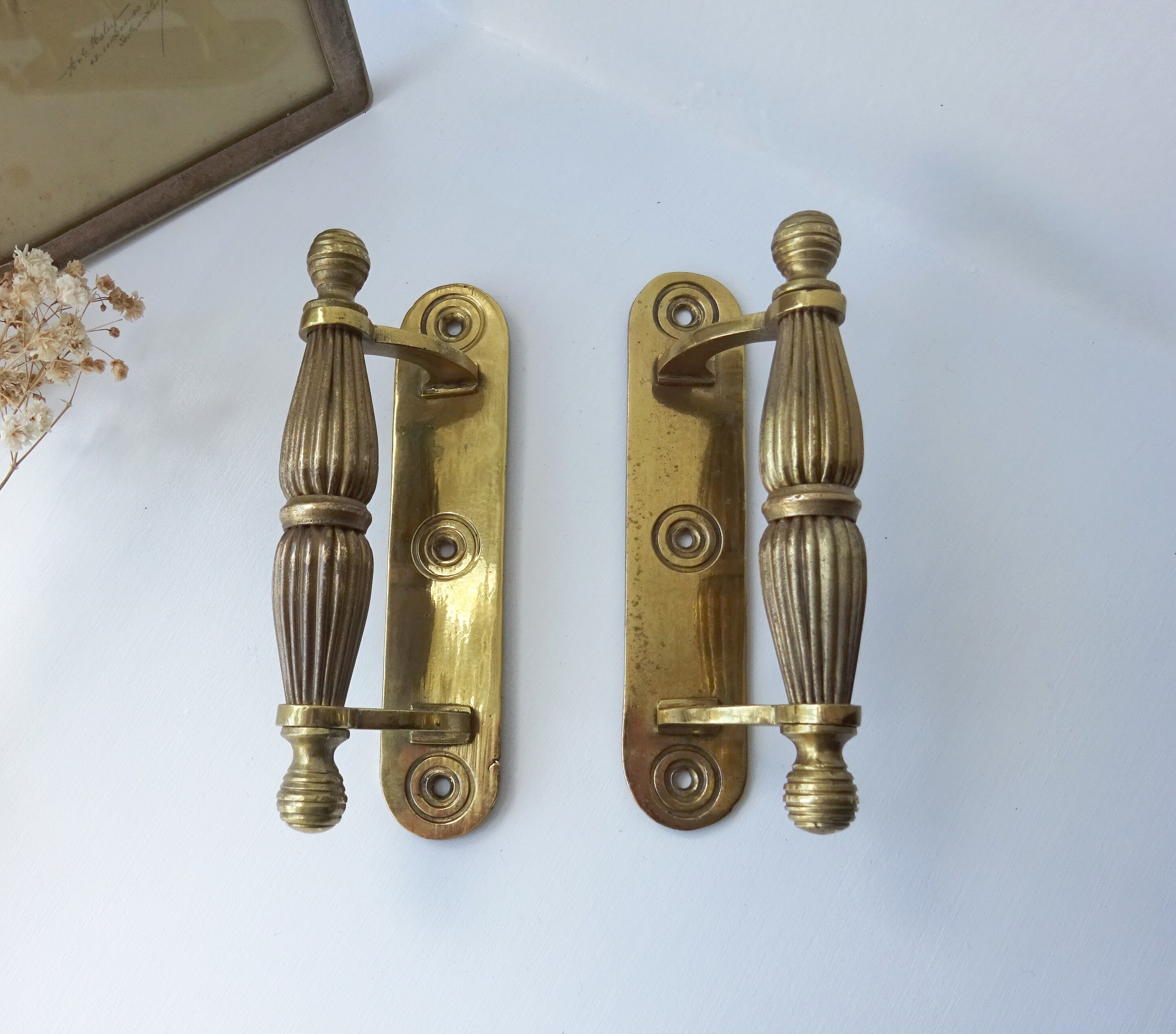 Antique Brass Sash Window Lifts Pair, Ribbed Design With Beehive ...