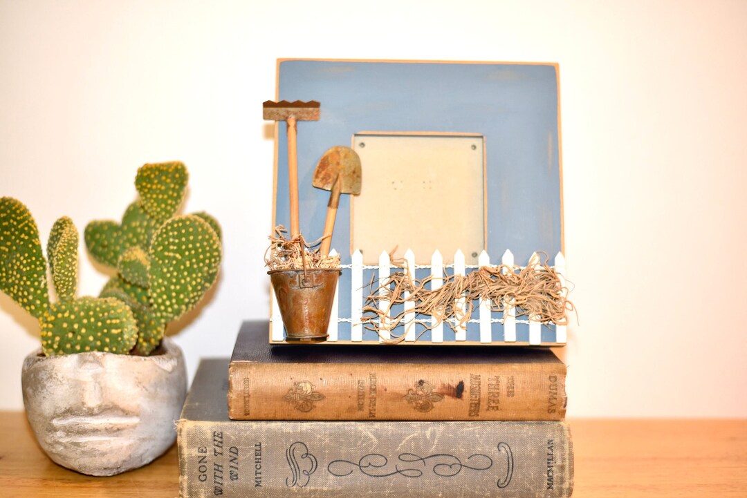 Vintage 3-dimensional Frame Garden Frame Gardener Gift Picture - Etsy