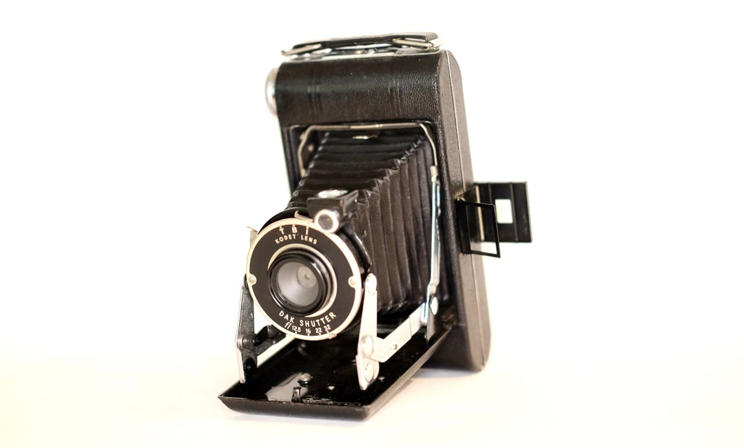 Vintage Kodak Vigilant Junior Six-20 Folding Camera 1940s Film Camera ...