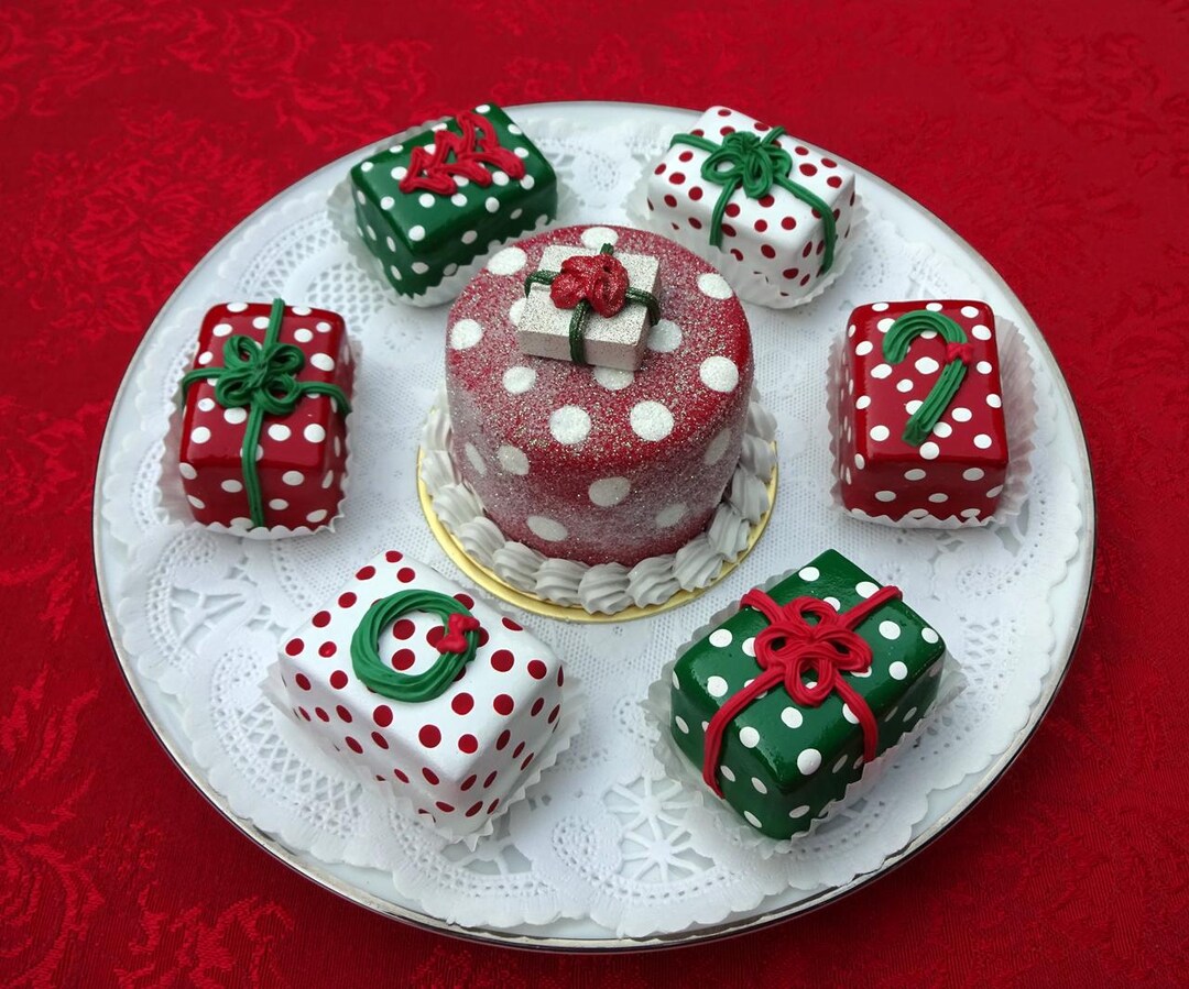 NEW! 7 Pc. Dotted Christmas Fake Pastry Set - Etsy