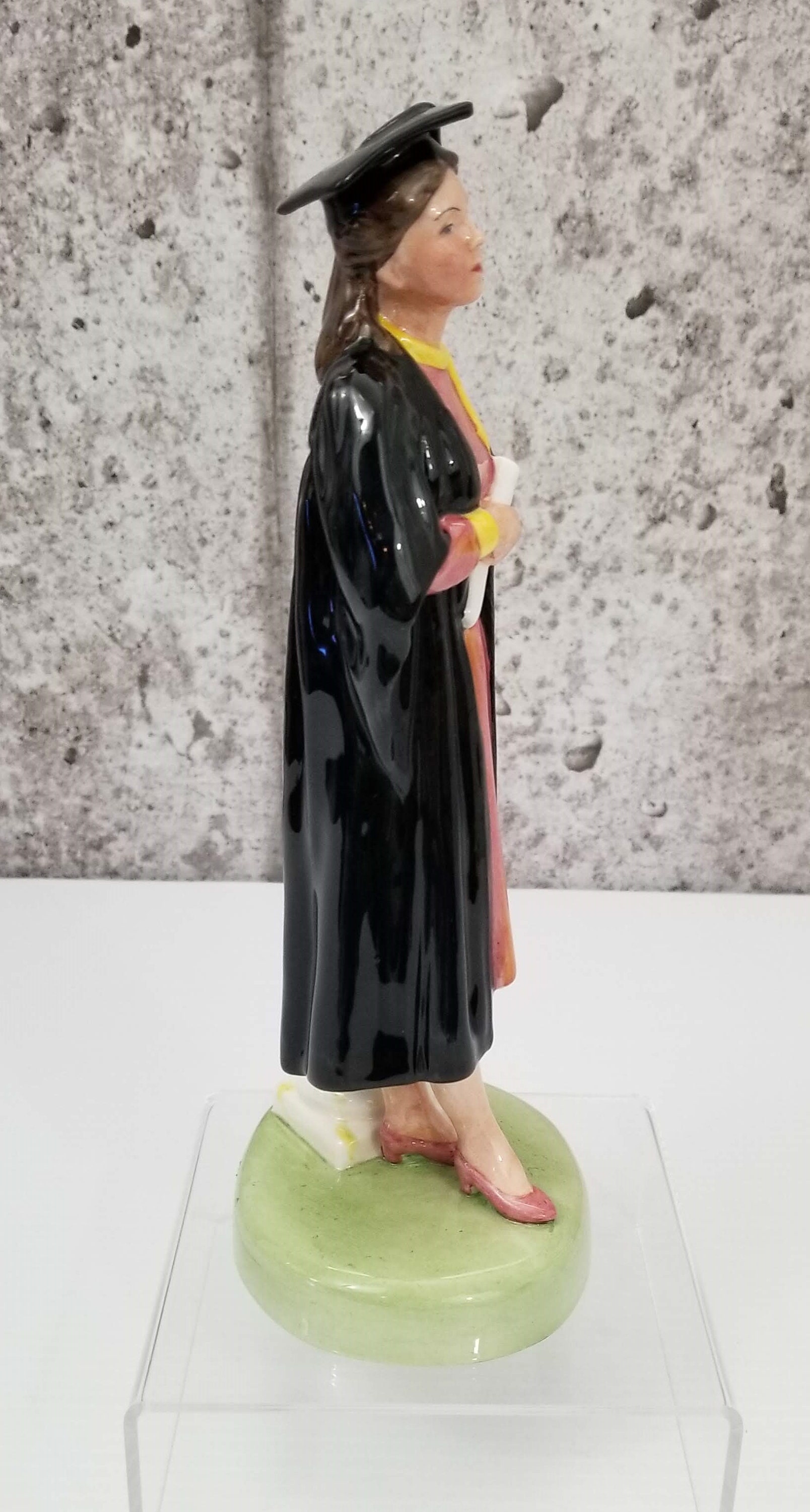 ROYAL DOULTON The Graduate HN3016, Female, Grad Gown & Hat, Degree ...