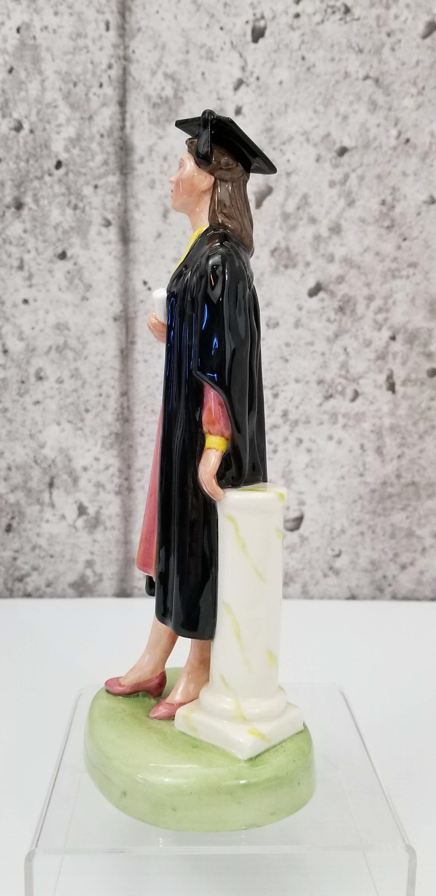 ROYAL DOULTON The Graduate HN3016, Female, Grad Gown & Hat, Degree ...