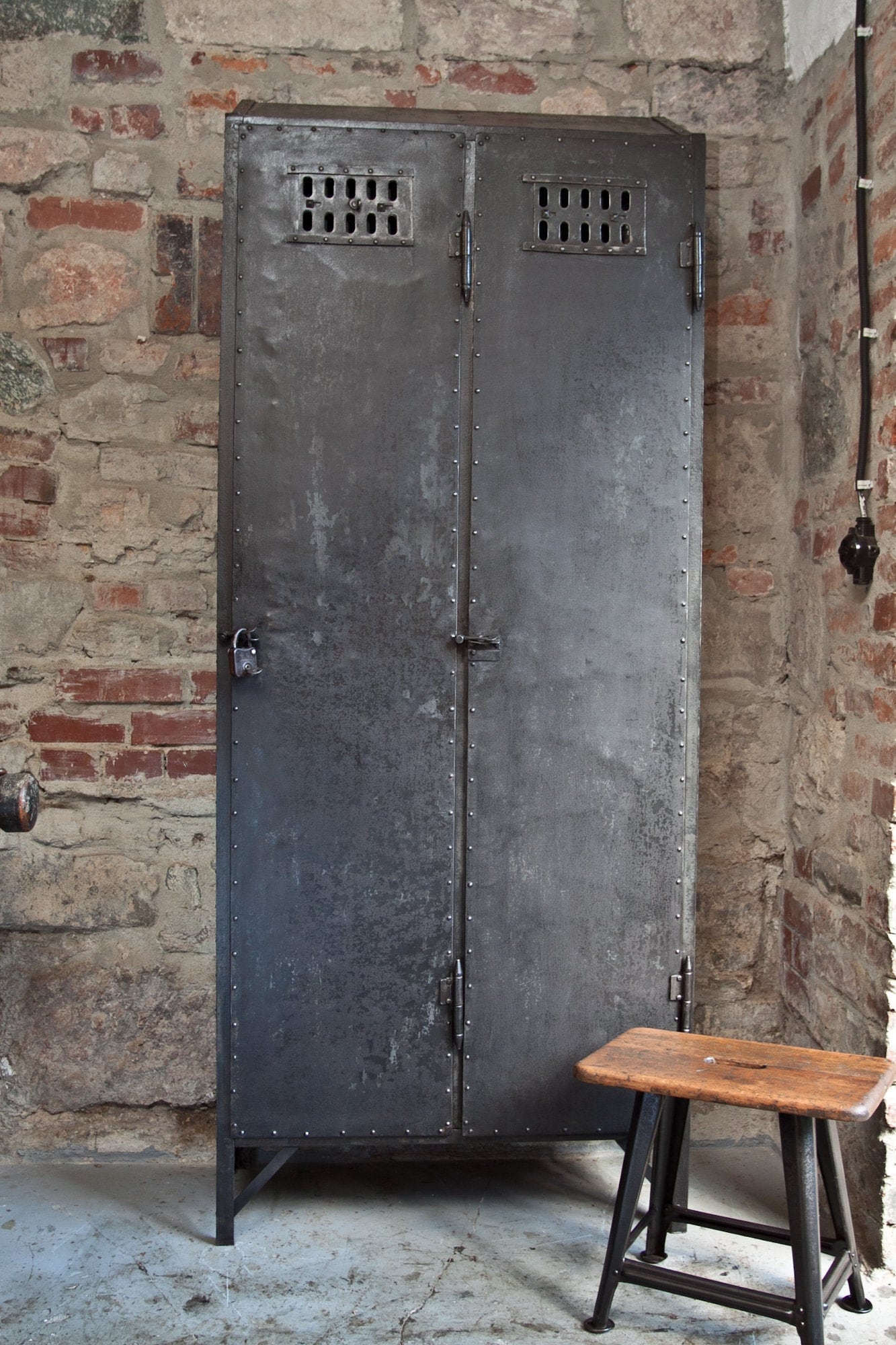 Industrial Cabinet : Spruce up a country cottage or brighten a ...