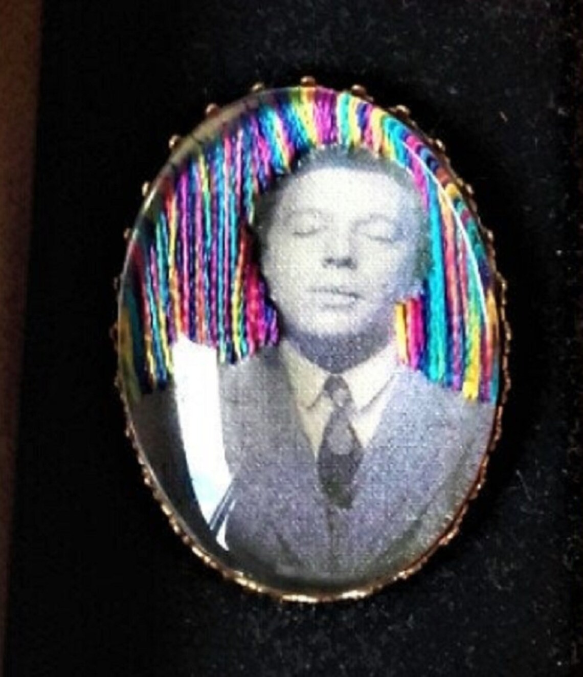 Grand surréaliste André Breton Art Brooch Under Glass Dome Rainbow Broy ...