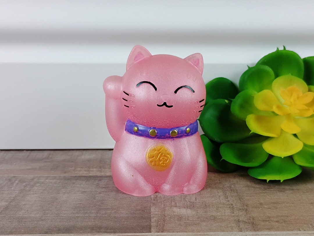 Pink Lucky Cat Resin Figurine | Kawaii Paperweight | Cute Desk Decor ...