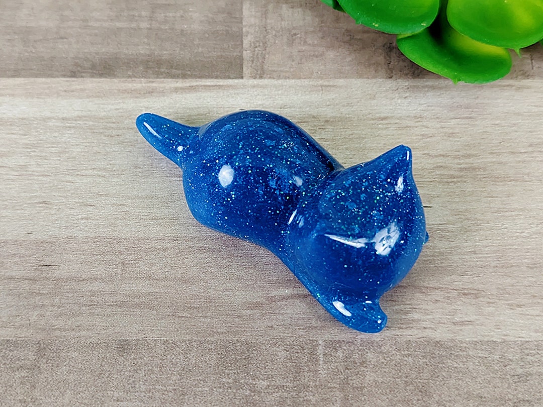 Lounging Cat Resin Figurine | Kawaii Paperweight | Cute Desk Decor ...