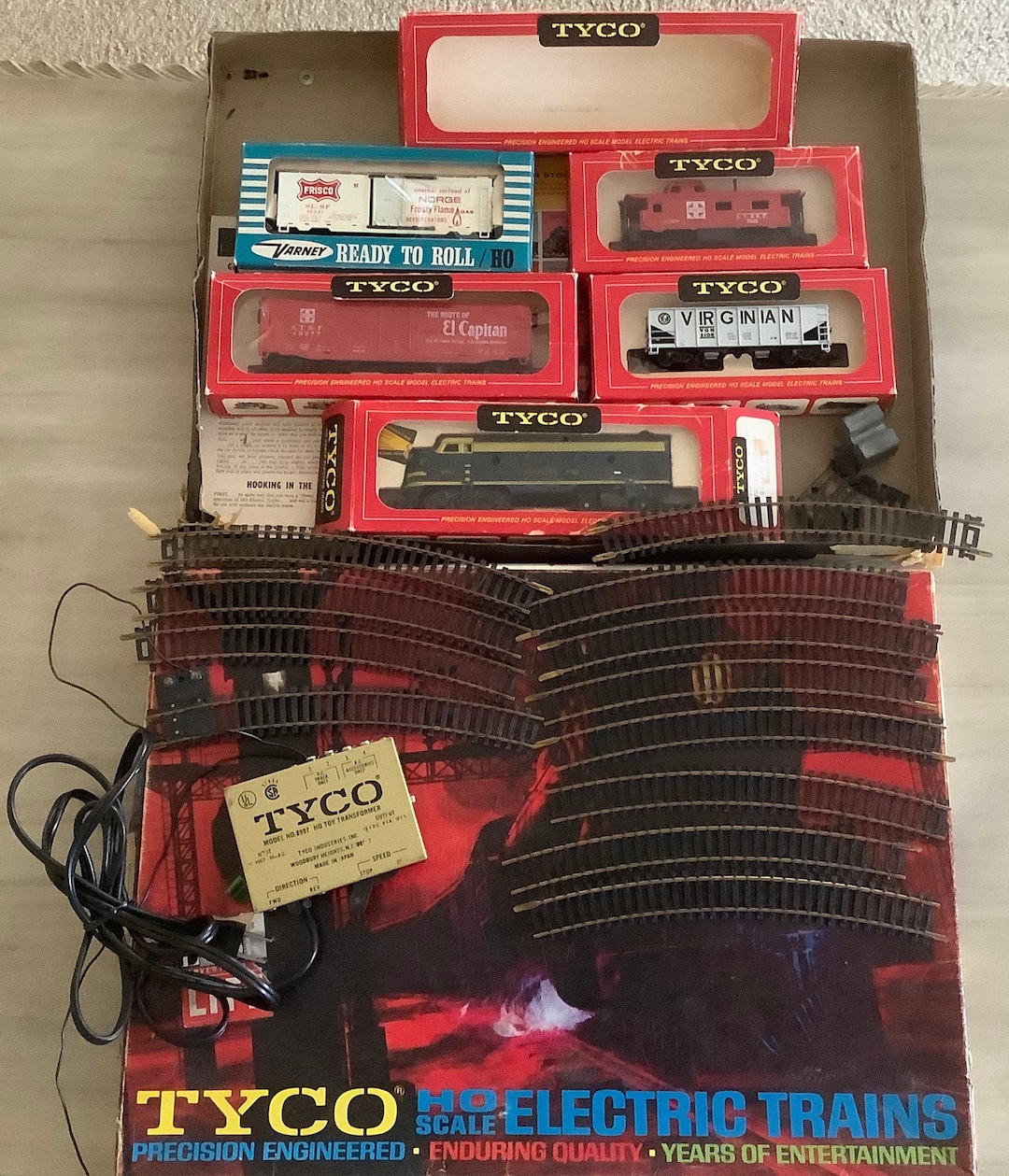 Tyco HO Scale Electric Train Set 1968, 5 Cars, Tracks Complete, Pins ...