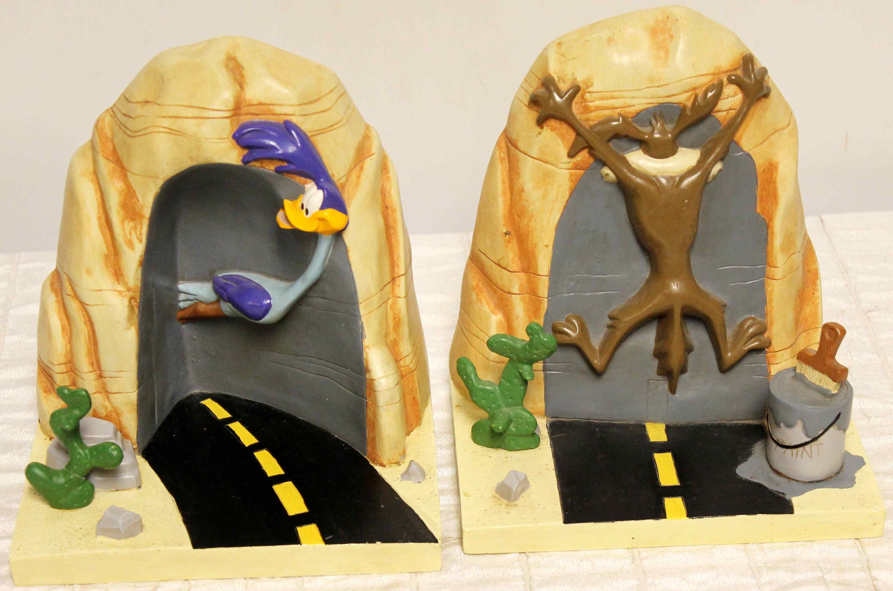 WB Looney Tunes Wile E Coyote Road Runner Bookends Smashed Tunnel Road ...