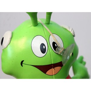 1993 Good Stuff Vinyl Plush Green Alien Suction Cup Car Window Toy ...