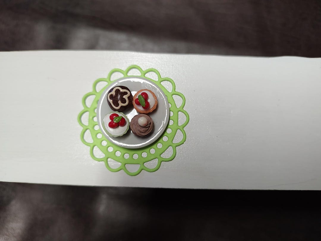 Dollhouse Miniature 1:12 Scale Cupcakes on a Glass Plate - Etsy
