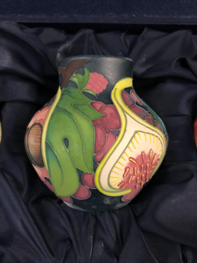 Rare Moorcroft Pottery Emma Bossons FRSA Queens Choice - Etsy