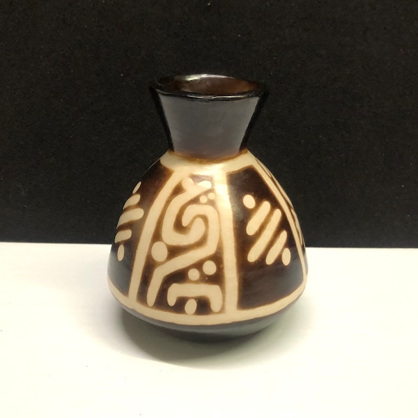 Chulucanas Peru Art Pottery Vase - Etsy