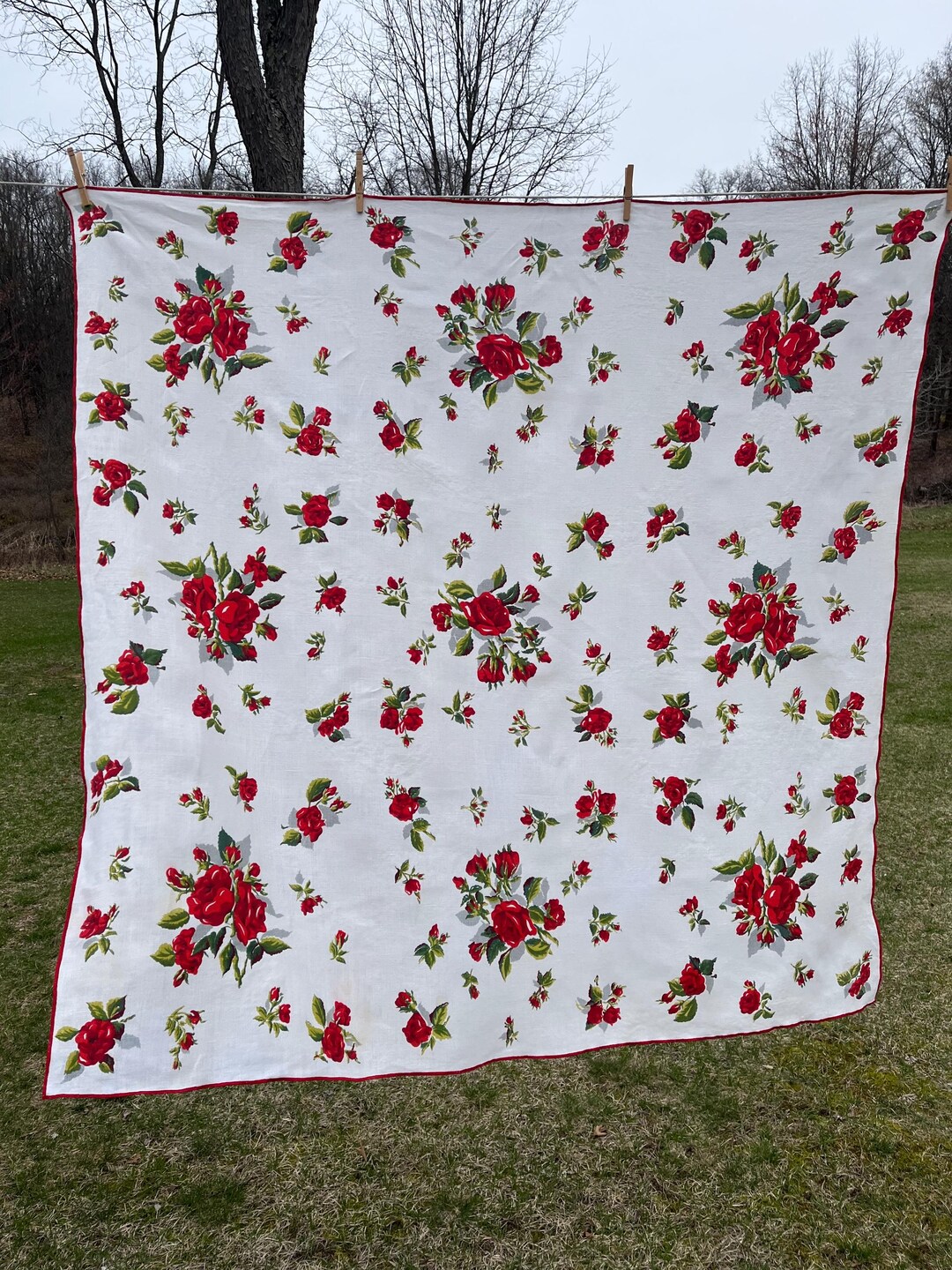 Vintage Red Roses Tablecloth. 1950’s-1960’s. 52” X 50” - Etsy