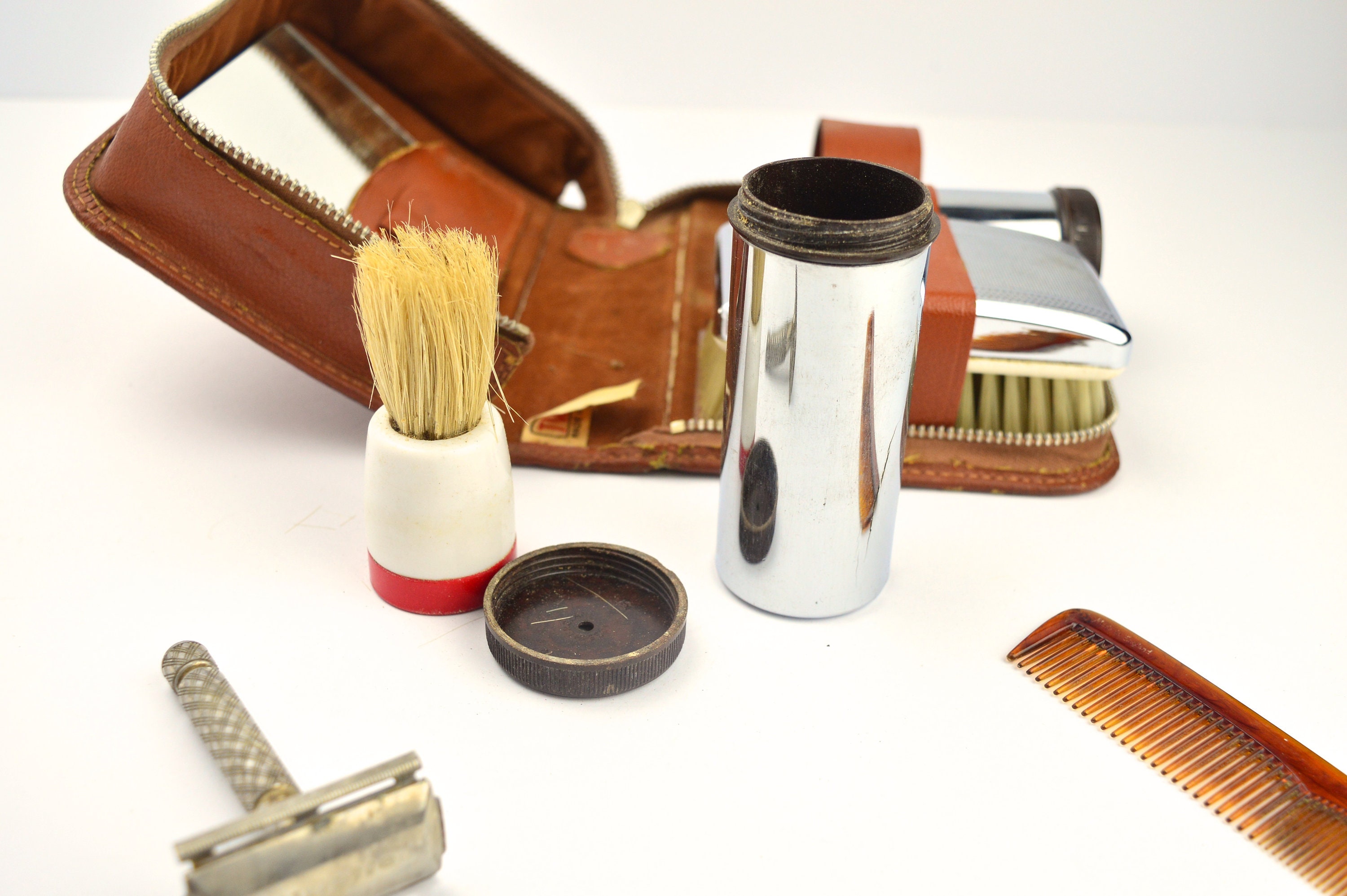 1960s TWO-TIX Mens Vanity Set Shaving Set Vintage Grooming in a Leather ...