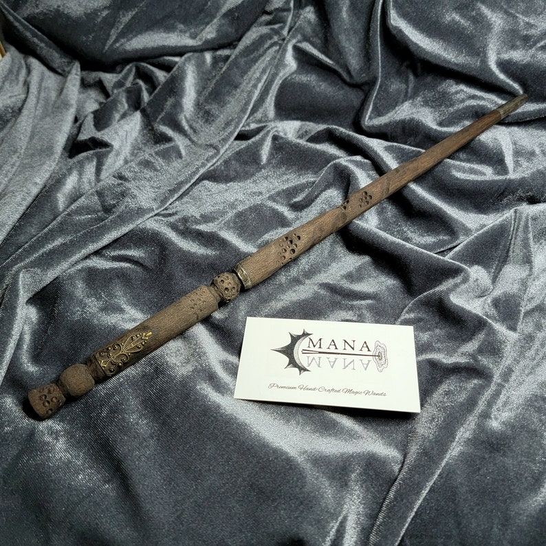 No. 017 - Ancient Family Heirloom Wand - Etsy