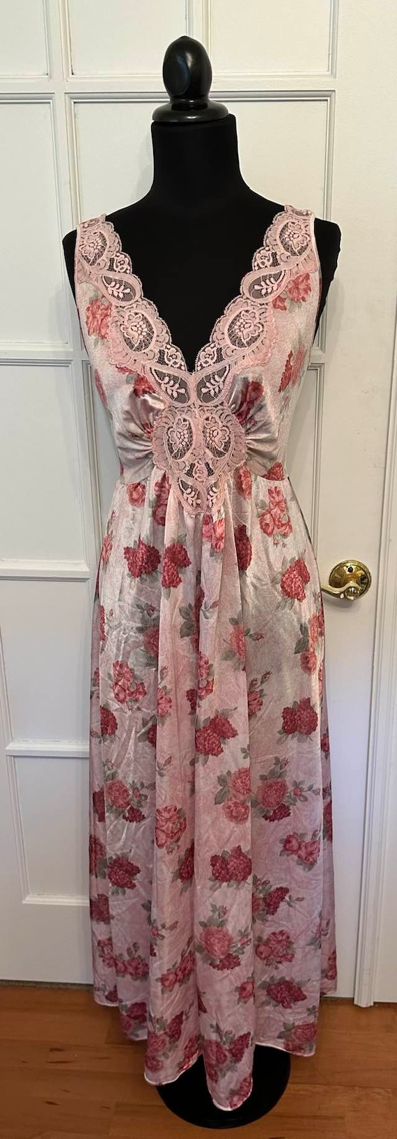 Rare Floral Olga Sweep Nightgown Lacy Nightgown Pin Gem