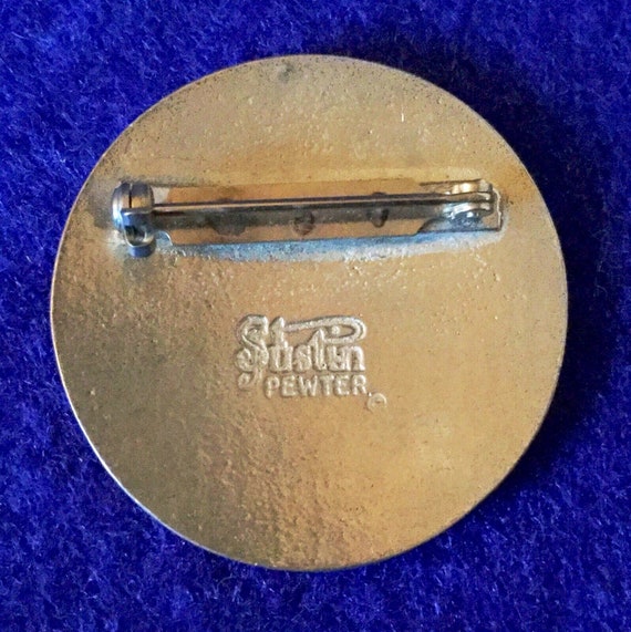 Vintage St Justin Celtic Circular Pewter Brooch - Gem