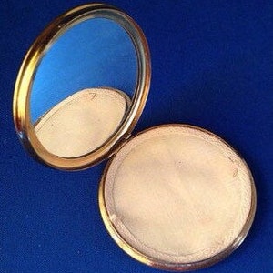 Pre 1920 Powder Compact With Map of Ireland - Etsy UK