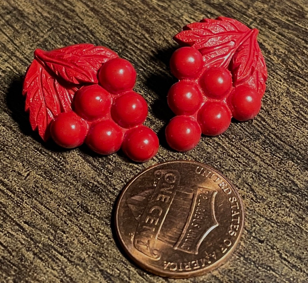 Set of 2 Vintage Glossy Red Plastic Shank Buttons Grape Cluster Note ...