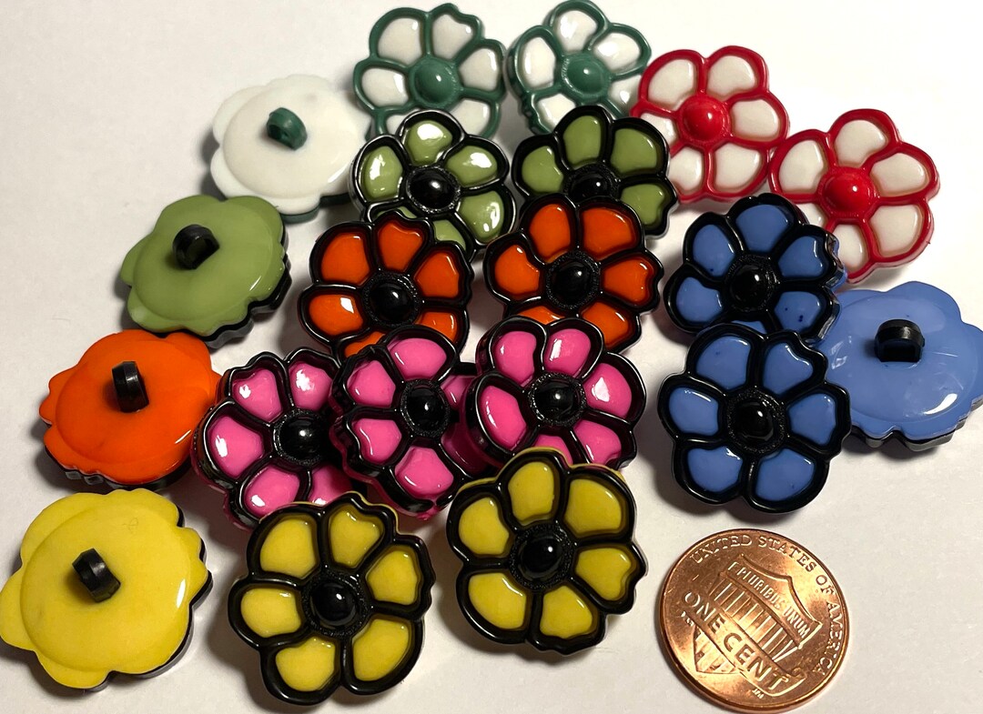 Mixed Lot of 20 Plastic Shank Flower Floral Buttons 2-piece ...