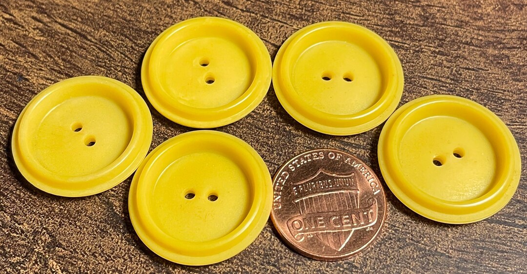 Set of 5 Vintage NOS Recessed Front Yellow Plastic Sew-through 2-hole ...