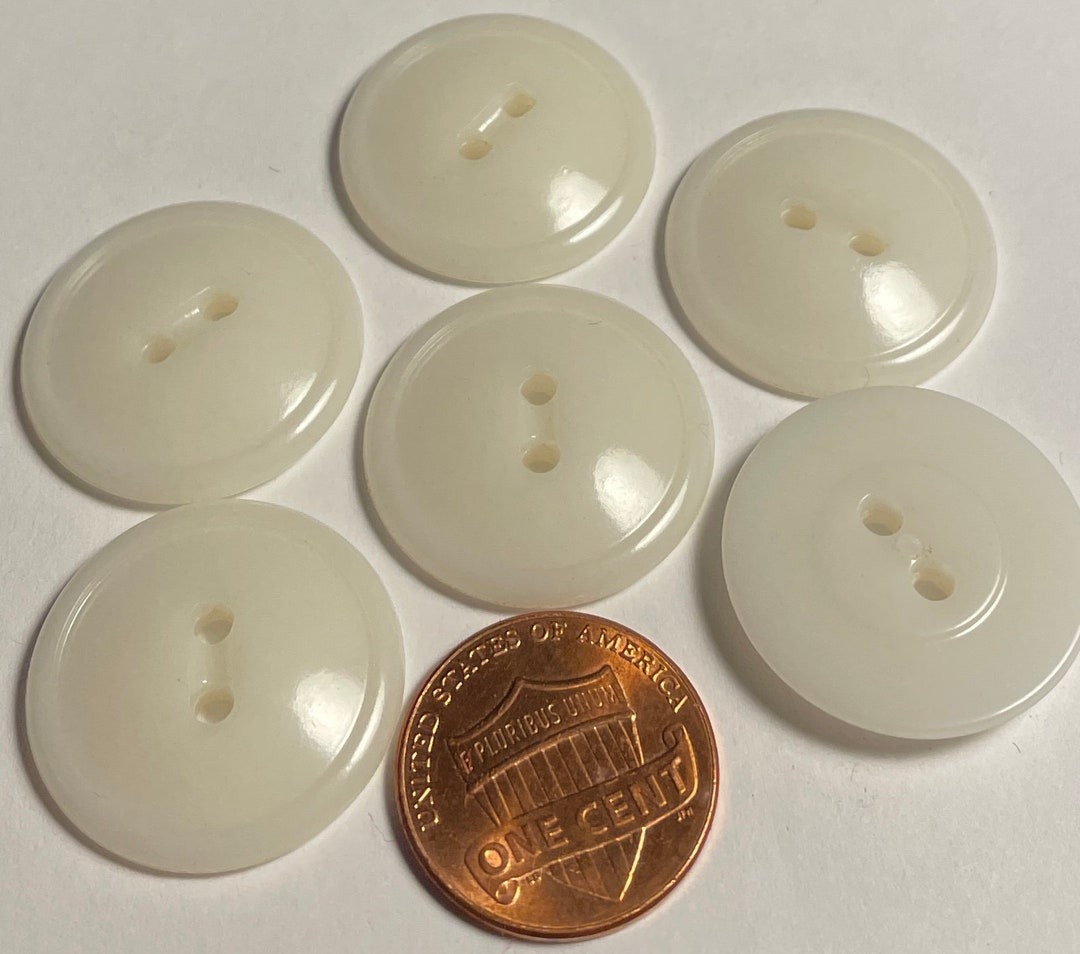 Set of 6 Vintage Rimmed Glossy Off-white 2-hole Sew-through Plastic ...