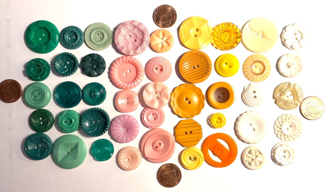 Mixed Lot of 45 Vintage Green Pink Yellow White Plastic Sew-through ...