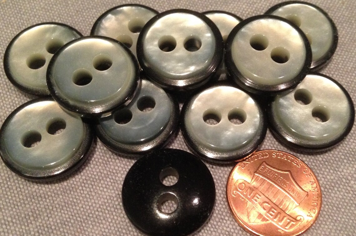 Lot of 12 Pearlized Pale Grey & Black Thick Plastic Buttons 3/4" 19mm ...