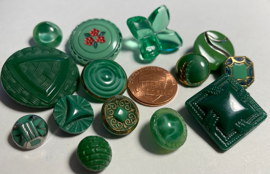 Mixed Lot of 14 Vintage Green Glass Shank Buttons Ranging From 7/16 ...