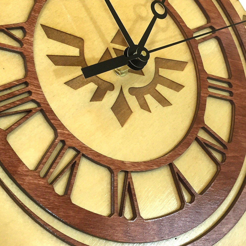 Legend of Zelda Crescent Clock - Etsy Canada