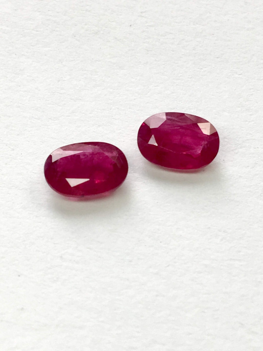 7x5 Paar Natürliche Burmesische Rubine 1.85 Karat, Set von 2 Stück ...