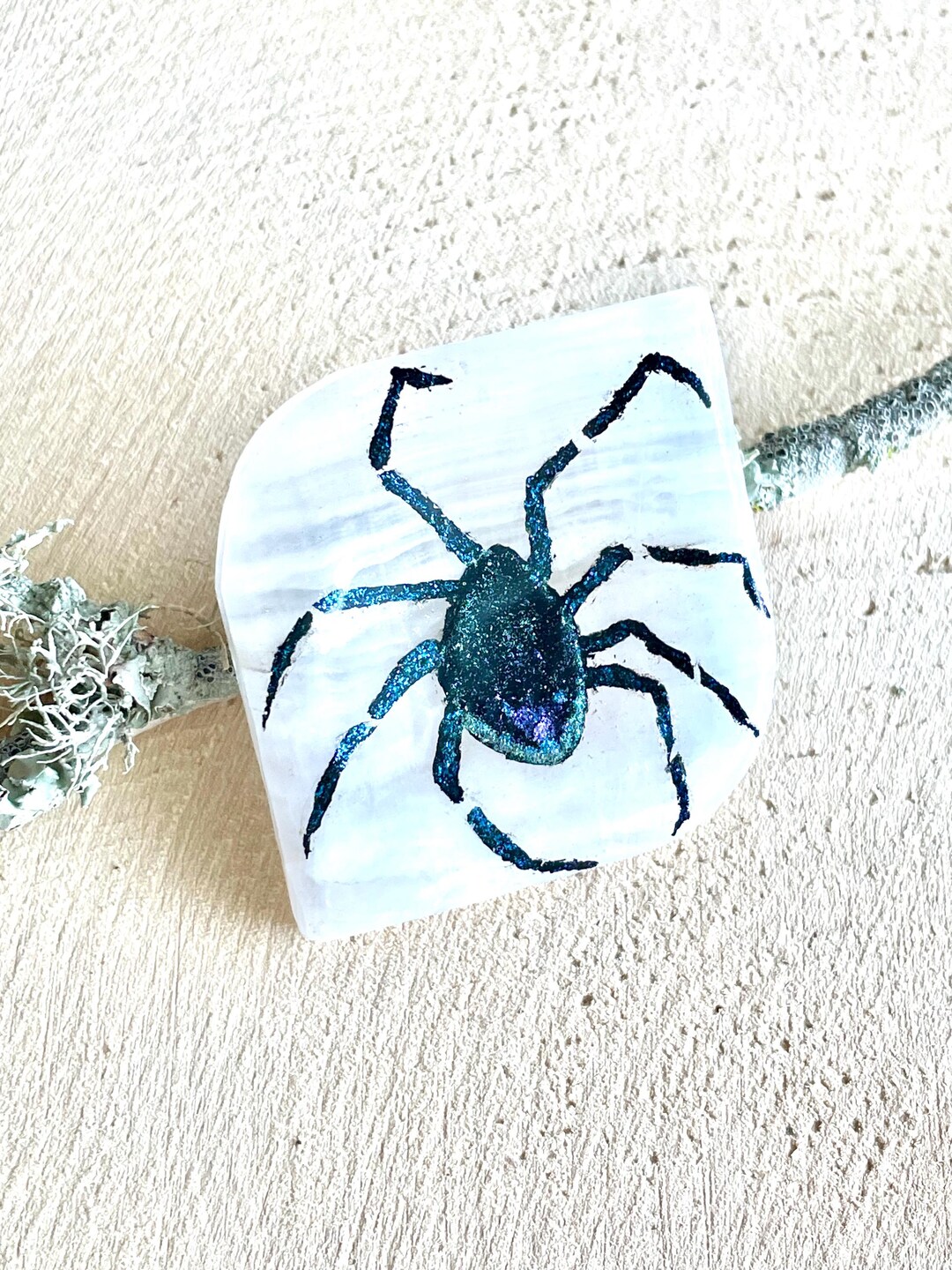 Hand Painted Spider on White Onyx Thumb Stone: Spirit Animal Totem - Etsy