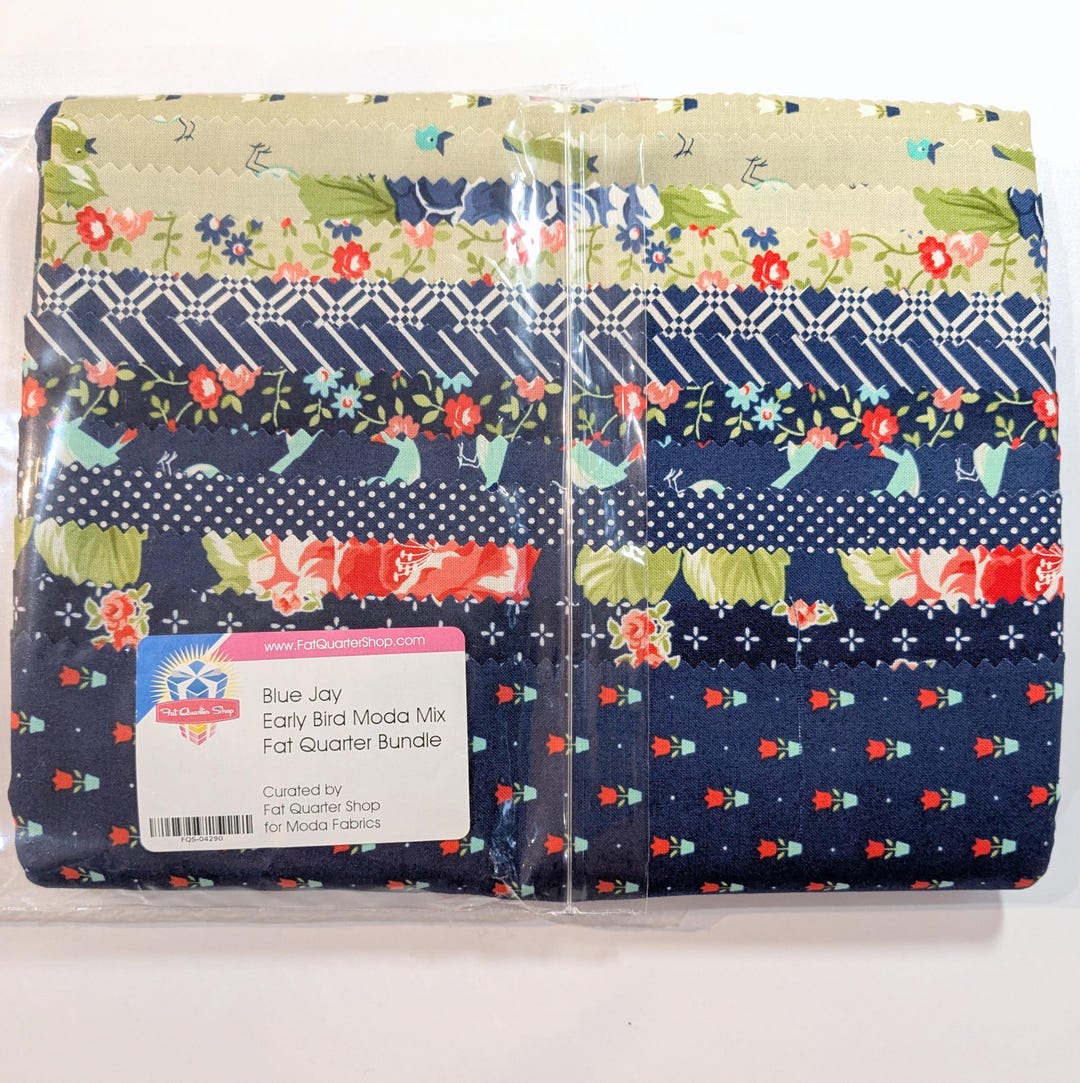 Early Bird Moda 12 Fat Quarter Bundle: Bonnie and Camille Blue Quilting ...