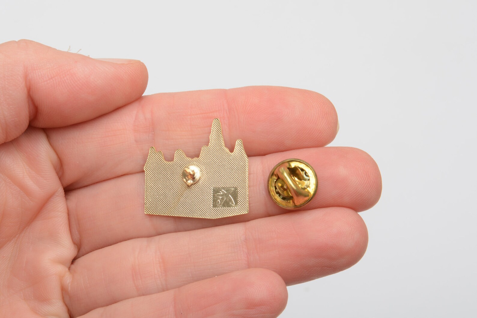 Vintage Barcelona souvenir pin badge vintage pin art nouveau | Etsy