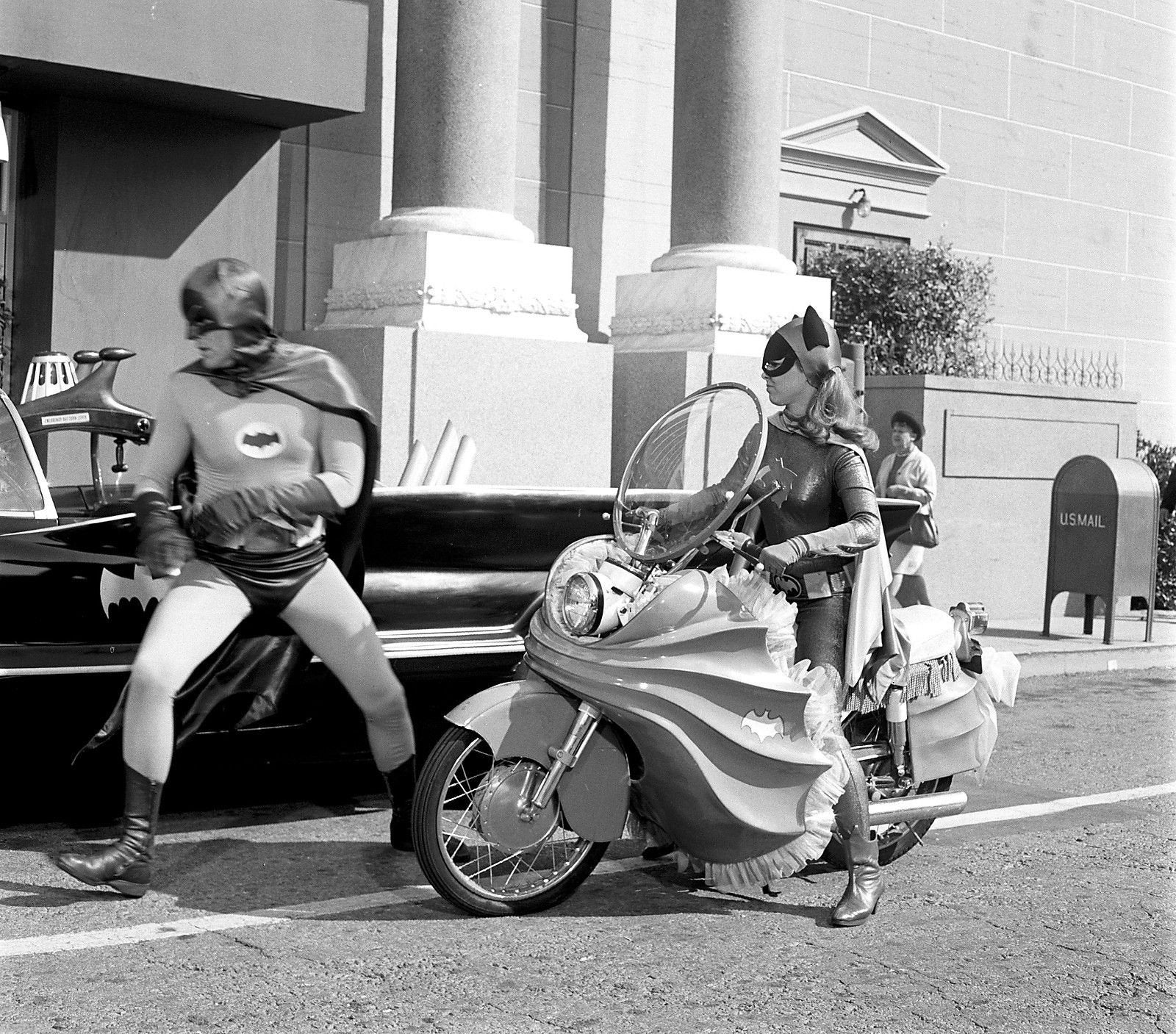 Collectibles Yvonne Craig as Batgirl with Batcycle PHOTOGRAPH star of ...