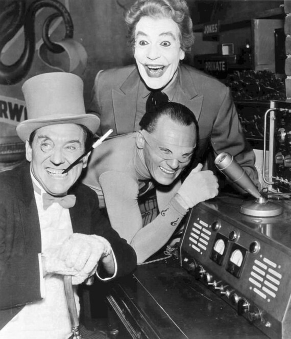 Memorabilia 8.5x11 PHOTOGRAPH .... the Batman Television Series Frank ...