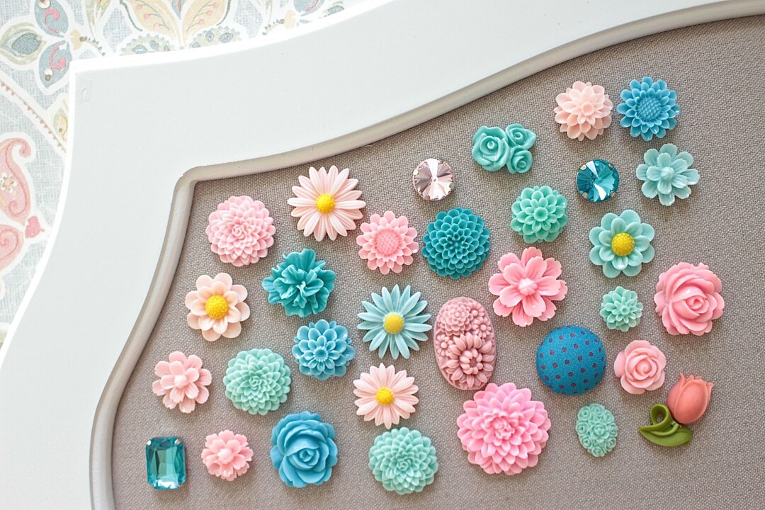 Light Blue and Light Pink Thumbtacks, Floral Office Gifts, Baby Shower ...