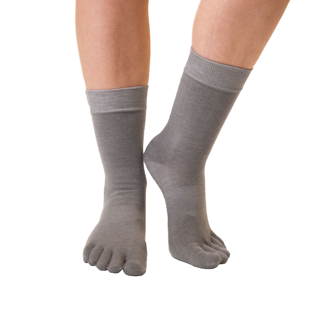 TOETOE - Men, Women Outdoor Wool Mid-calf Seamless Plain Toe Socks ...