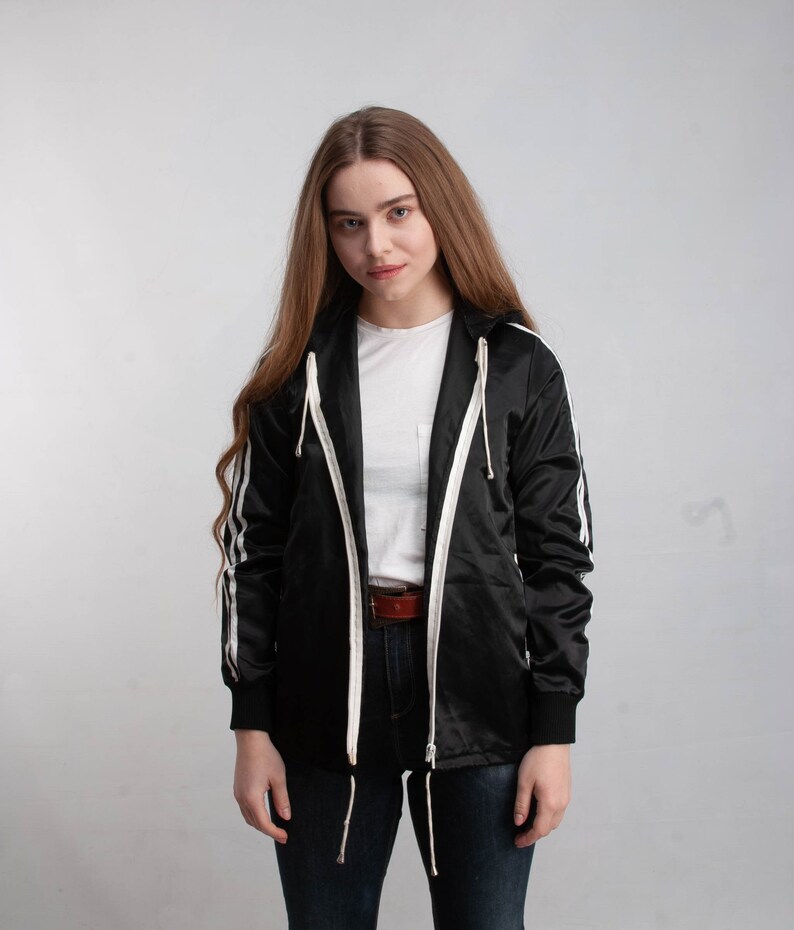 Classy Lightweight Sports Windbreaker Shiny Athletic Jacket Urban ...
