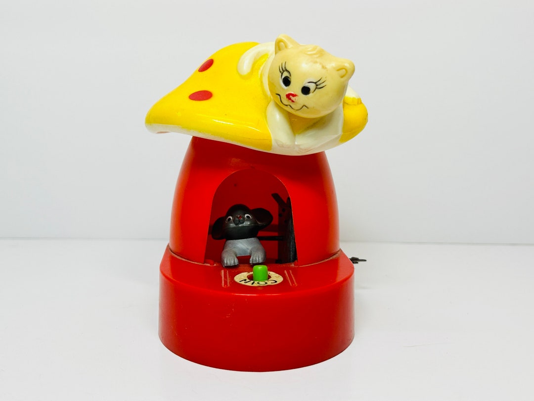 Vintage Plastic Wind up Cat and Mouse Coin Bank Mushroom Coin Grabber ...