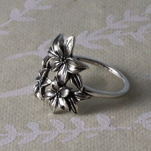 Sterling Silver Flower Ring, Flower Lovers Ring, Nature Jewelry, Garden ...