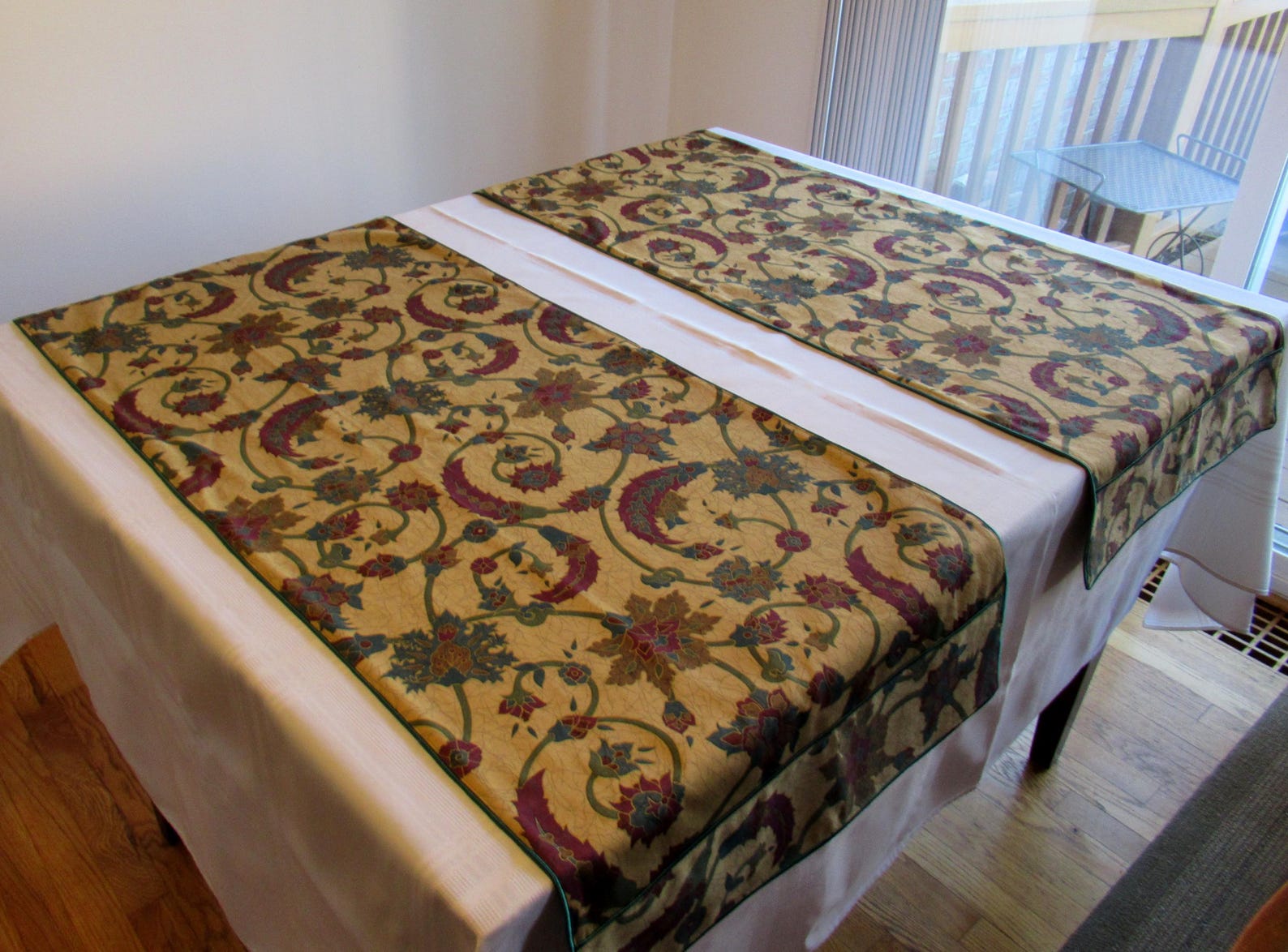 Christmas Table Runner, Beige With Burgundy Flowers and Emerald Green ...