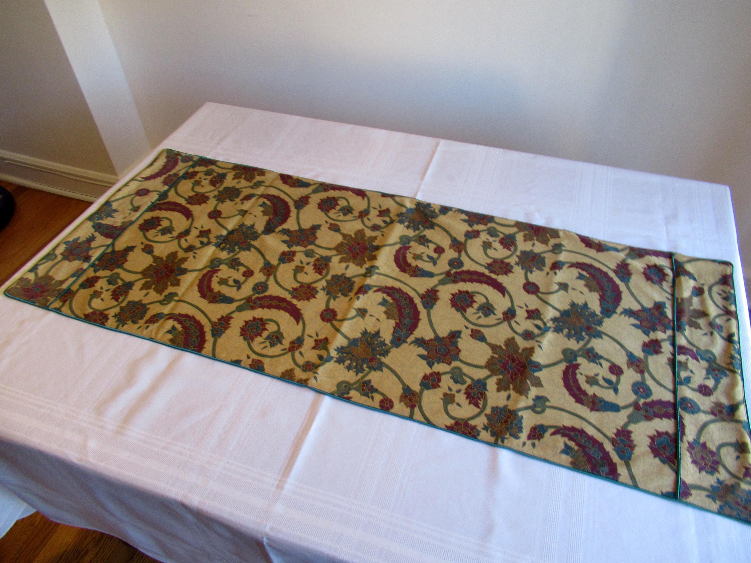 Christmas Table Runner, Beige With Burgundy Flowers and Emerald Green ...