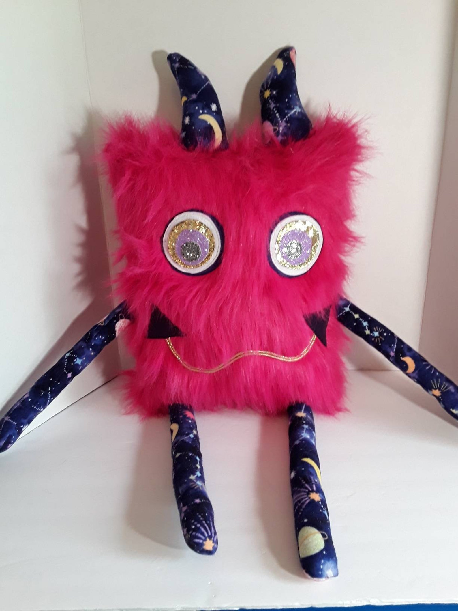 Hot Pink Space Alien Plush/ Hot Pink Space Monster Plush - Etsy Sweden