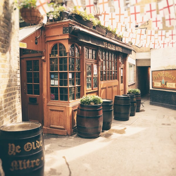 English Pub - Etsy