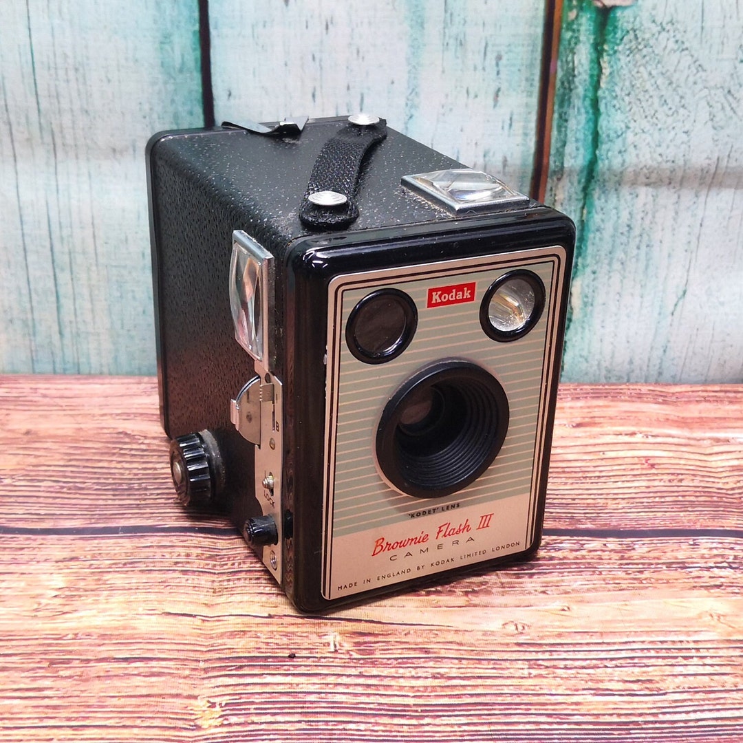 Serviced 1950s Kodak Brownie Flash III Camera - 120 Roll Film Medium ...