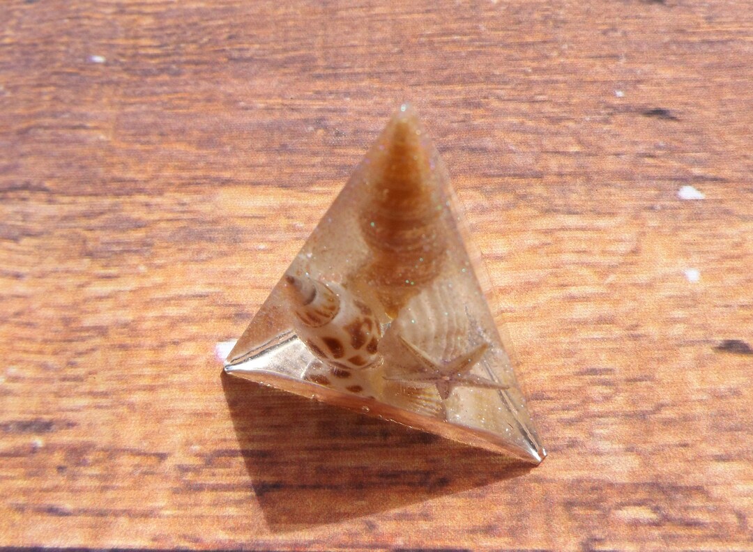 Glitter Pyramid "shelly Beach" Ornament Crystal Home Decor Paper Weight ...