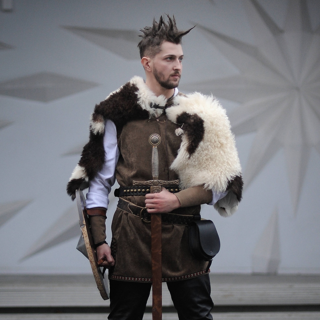 Medieval Costume for Men/cotton Tunic+velvet Coat+ Sheep Fur/medieval ...