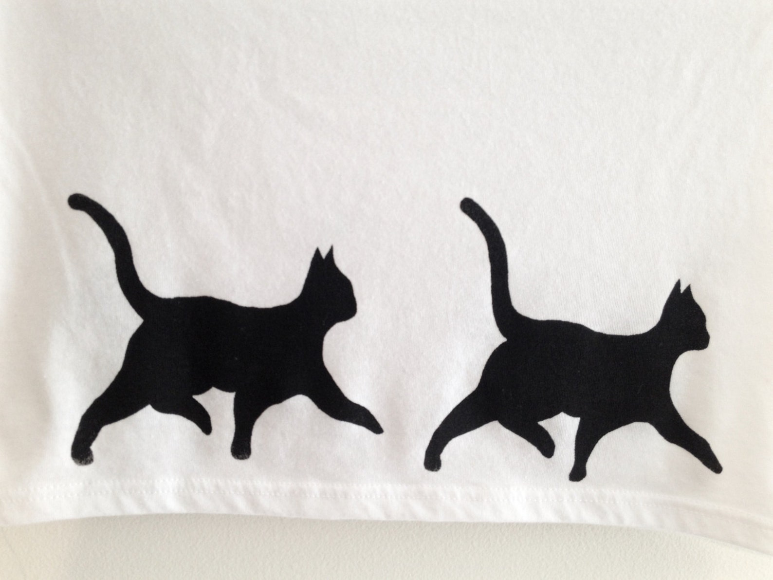 SIZE MEDIUM, White and Black Cat Crop Top, Cat Shirt, Cool Cat Tee, Cat ...